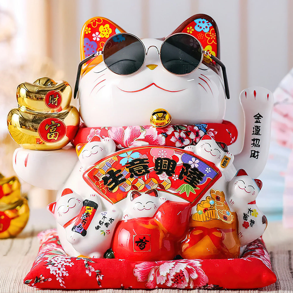 Chat Chinois qui Bouge le Bras